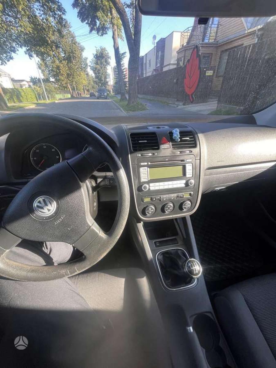 Melns Volkswagen Golf 2008 Panevēža, ar dzinēja tilpumu 1.90 L un nobraukumu 3 tūkst. km par 1050 €, foto 11 vietnē AUTOMOTO.COM.LV