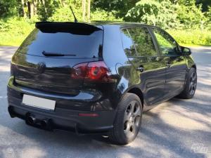 Black Volkswagen Golf 2008 in Pakruojis, with an engine capacity of 1.90 L and mileage of 345 thousand km for 3500 €, photo 5 on AUTOMOTO.COM.LV