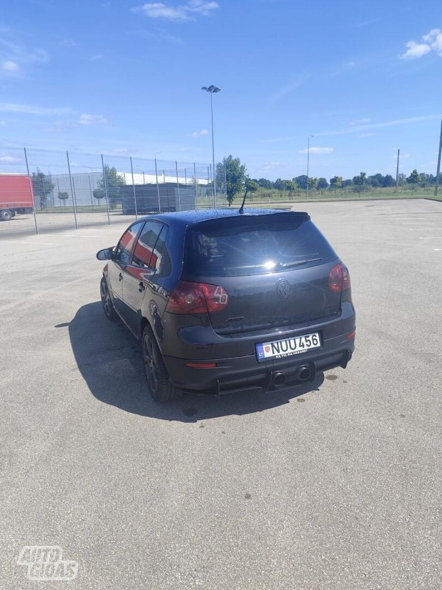 Black Volkswagen Golf 2008 in Pakruojis, with an engine capacity of 1.90 L and mileage of 345 thousand km for 3500 €, photo 9 on AUTOMOTO.COM.LV