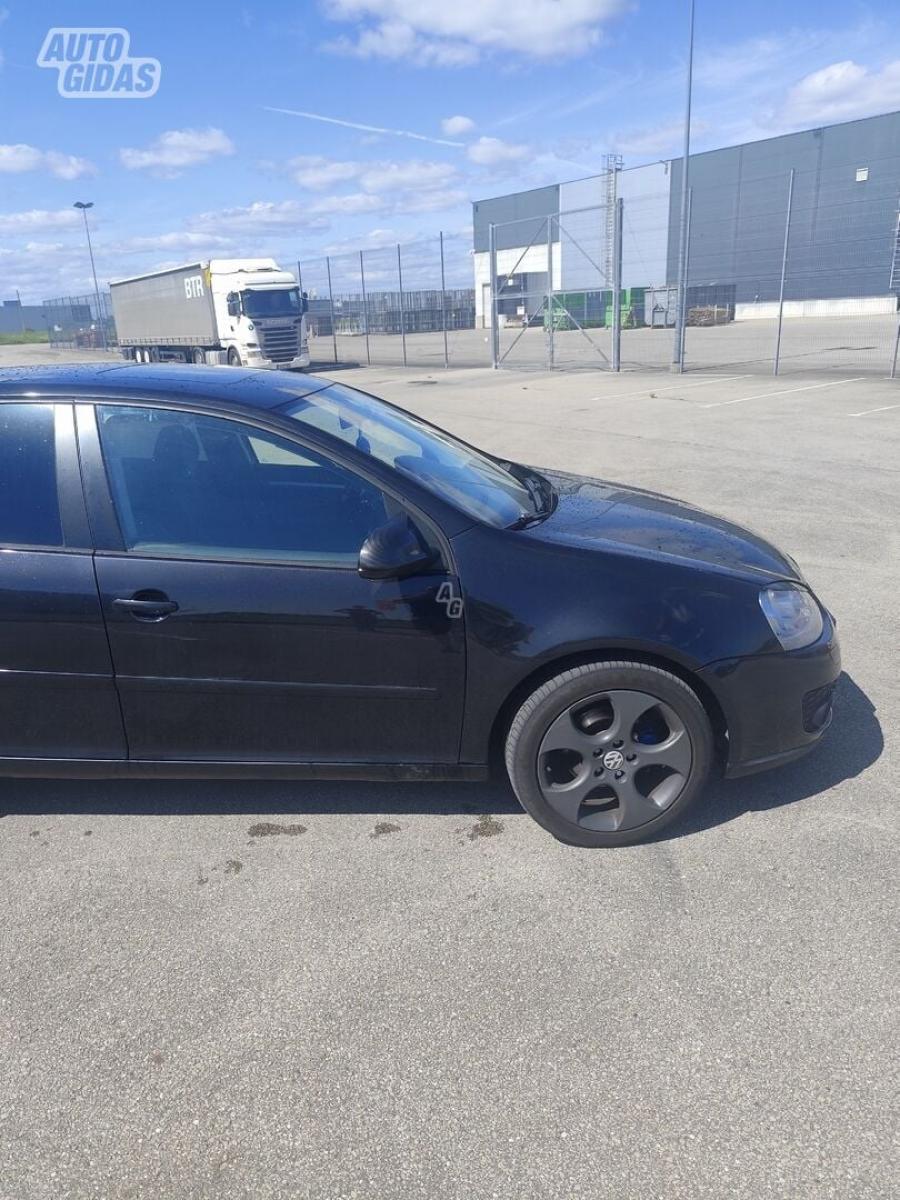 Black Volkswagen Golf 2008 in Pakruojis, with an engine capacity of 1.90 L and mileage of 345 thousand km for 3500 €, photo 11 on AUTOMOTO.COM.LV