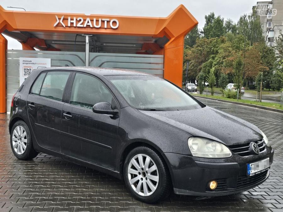 Black Volkswagen Golf 2008 in Vilnius, with an engine capacity of 1.90 L and mileage of 411 thousand km for 1100 €, photo 3 on AUTOMOTO.COM.LV