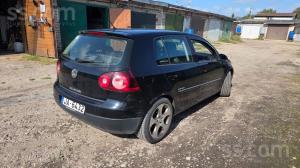 Melns Volkswagen Golf 2008 Rīga, ar dzinēja tilpumu 1.90 L un nobraukumu 350 tūkst. km par 1900 €, foto 5 vietnē AUTOMOTO.COM.LV