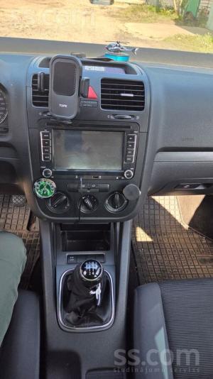Melns Volkswagen Golf 2008 Rīga, ar dzinēja tilpumu 1.90 L un nobraukumu 350 tūkst. km par 1900 €, foto 7 vietnē AUTOMOTO.COM.LV