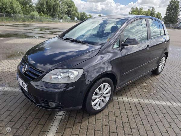 Black Volkswagen Golf 2008 in Marijampole, with an engine capacity of 1.97 L and mileage of 385 thousand km for 1150 €, photo 4 on AUTOMOTO.COM.LV
