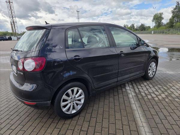 Black Volkswagen Golf 2008 in Marijampole, with an engine capacity of 1.97 L and mileage of 385 thousand km for 1150 €, photo 8 on AUTOMOTO.COM.LV