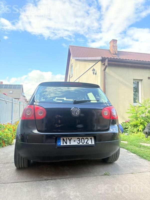 Melns Volkswagen Golf 2008 Daugavpils, ar dzinēja tilpumu 1.90 L un nobraukumu 315 tūkst. km par 2350 €, foto 5 vietnē AUTOMOTO.COM.LV