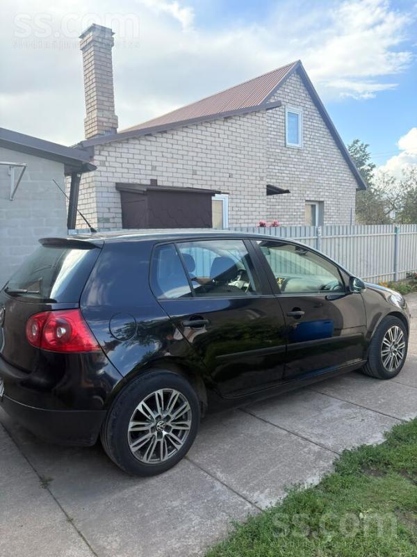 Melns Volkswagen Golf 2008 Daugavpils, ar dzinēja tilpumu 1.90 L un nobraukumu 315 tūkst. km par 2350 €, foto 7 vietnē AUTOMOTO.COM.LV