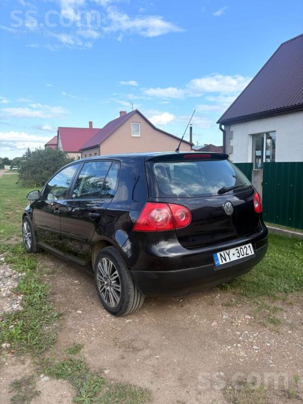 Melns Volkswagen Golf 2008 Daugavpils, ar dzinēja tilpumu 1.90 L un nobraukumu 315 tūkst. km par 2350 €, foto 8 vietnē AUTOMOTO.COM.LV