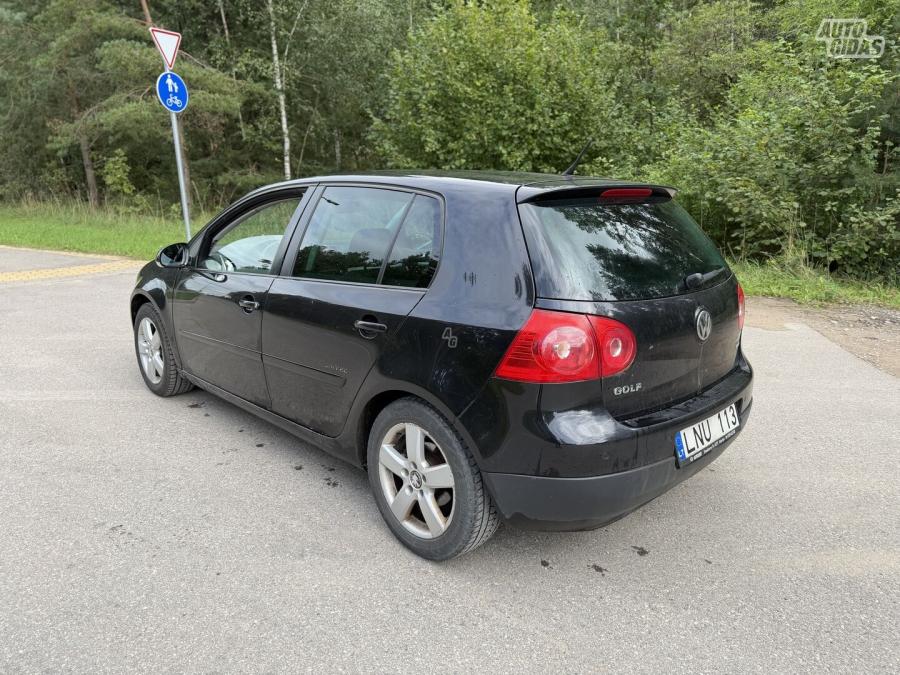 Black Volkswagen Golf 2008 in Ukmerge, with an engine capacity of 1.90 L and mileage of 315 thousand km for 650 €, photo 4 on AUTOMOTO.COM.LV