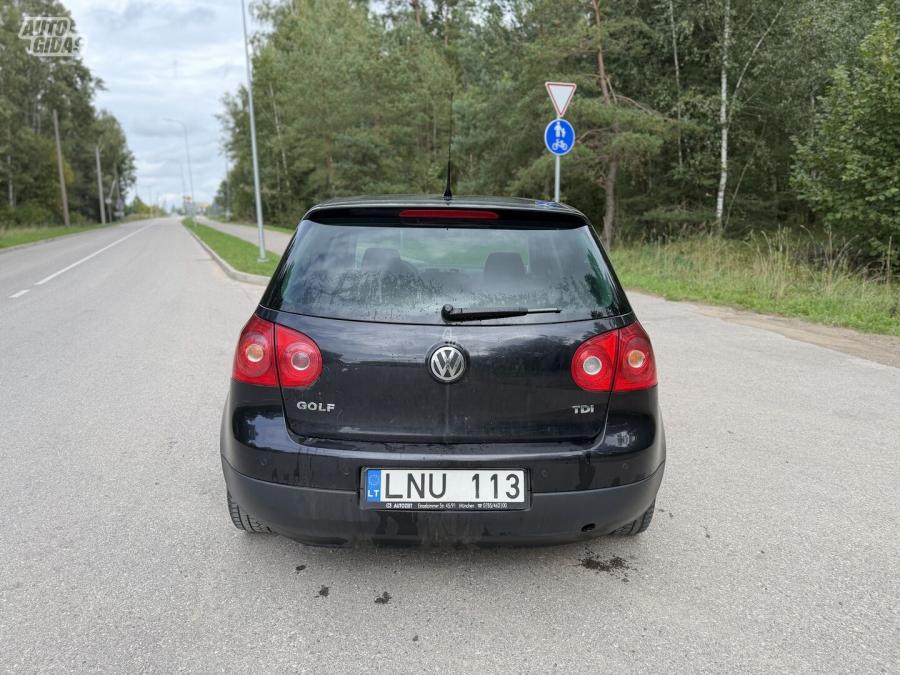Black Volkswagen Golf 2008 in Ukmerge, with an engine capacity of 1.90 L and mileage of 315 thousand km for 650 €, photo 5 on AUTOMOTO.COM.LV