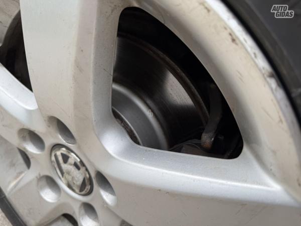 Black Volkswagen Golf 2008 in Ukmerge, with an engine capacity of 1.90 L and mileage of 315 thousand km for 650 €, photo 9 on AUTOMOTO.COM.LV