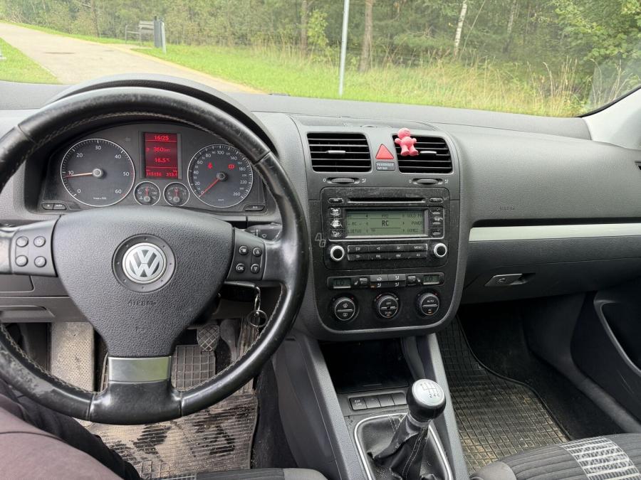 Black Volkswagen Golf 2008 in Ukmerge, with an engine capacity of 1.90 L and mileage of 315 thousand km for 650 €, photo 13 on AUTOMOTO.COM.LV