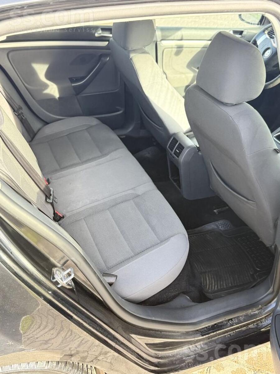 Melns Volkswagen Golf 2008 Balvi, ar dzinēja tilpumu 1.90 L un nobraukumu 475 tūkst. km par 1200 €, foto 11 vietnē AUTOMOTO.COM.LV