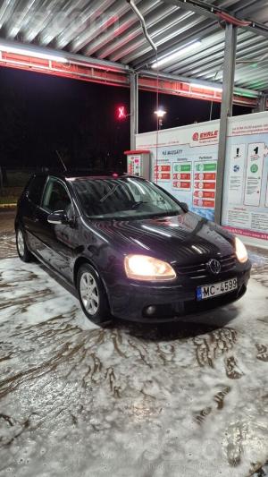 Melns Volkswagen Golf 2008 Ogre, ar dzinēja tilpumu 1.40 L un nobraukumu 263 tūkst. km par 950 €, foto 1 vietnē AUTOMOTO.COM.LV