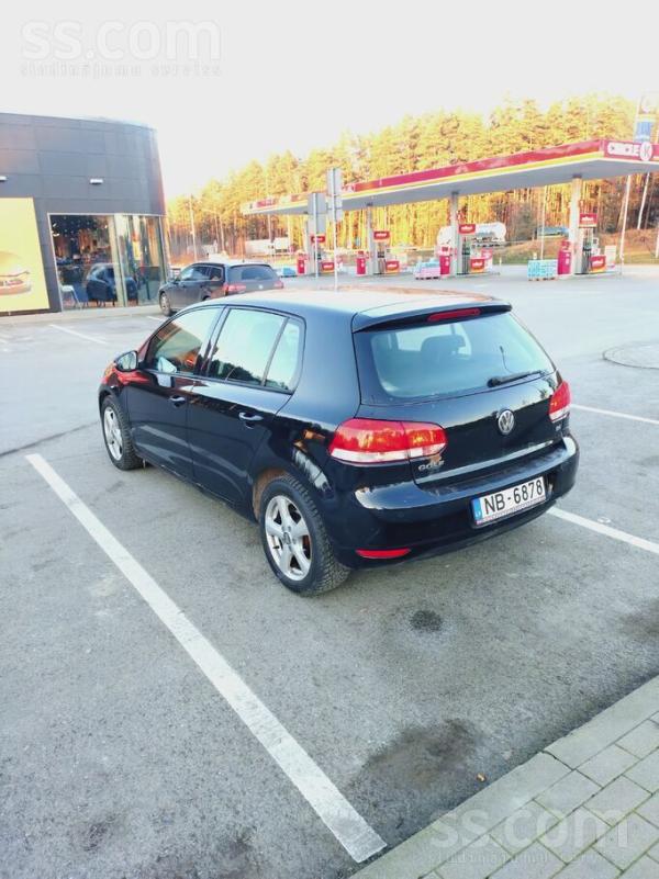 Black Volkswagen Golf 2009 in Riga, with an engine capacity of 1.60 L and mileage of 287 thousand km for 3900 €, photo 4 on AUTOMOTO.COM.LV