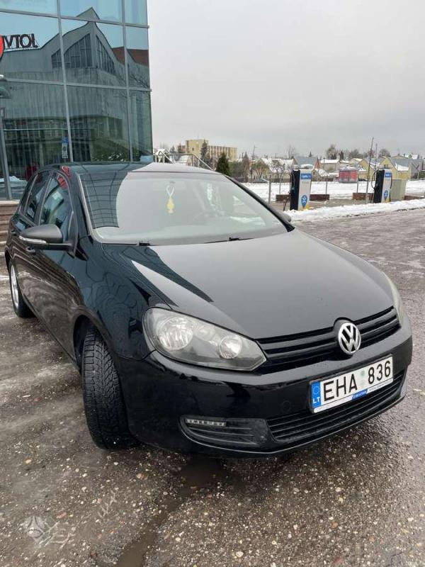Black Volkswagen Golf 2009 in Alytus, with an engine capacity of 1.39 L and mileage of 200 thousand km for 2900 €, photo 3 on AUTOMOTO.COM.LV