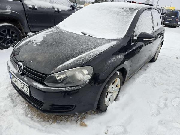 Melns Volkswagen Golf 2009 Viļņa, ar dzinēja tilpumu 1.60 L un nobraukumu 221 tūkst. km par 1600 €, foto 1 vietnē AUTOMOTO.COM.LV