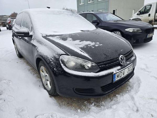 Melns Volkswagen Golf 2009 Viļņa, ar dzinēja tilpumu 1.60 L un nobraukumu 221 tūkst. km par 1600 €, foto 2 vietnē AUTOMOTO.COM.LV