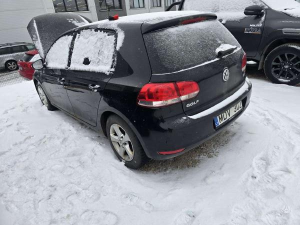 Melns Volkswagen Golf 2009 Viļņa, ar dzinēja tilpumu 1.60 L un nobraukumu 221 tūkst. km par 1600 €, foto 4 vietnē AUTOMOTO.COM.LV