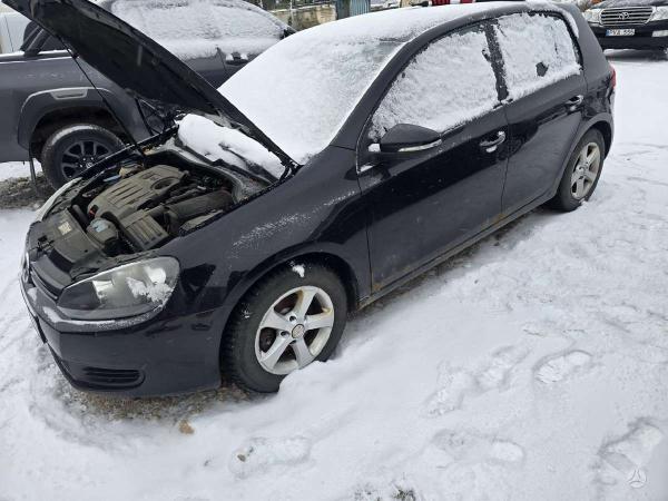 Melns Volkswagen Golf 2009 Viļņa, ar dzinēja tilpumu 1.60 L un nobraukumu 221 tūkst. km par 1600 €, foto 5 vietnē AUTOMOTO.COM.LV