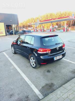 Melns Volkswagen Golf 2009 Rīga, ar dzinēja tilpumu 1.60 L un nobraukumu 287 tūkst. km par 3500 €, foto 4 vietnē AUTOMOTO.COM.LV