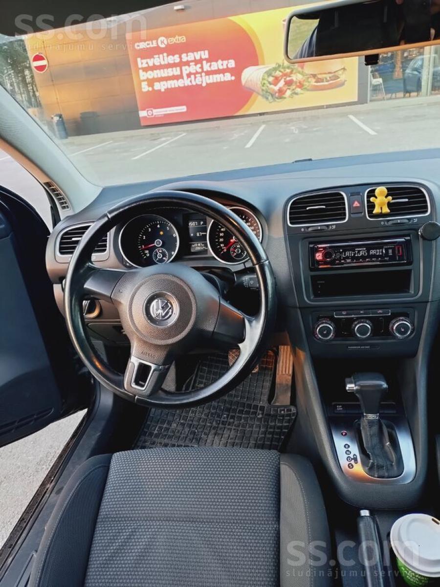 Melns Volkswagen Golf 2009 Rīga, ar dzinēja tilpumu 1.60 L un nobraukumu 287 tūkst. km par 3500 €, foto 7 vietnē AUTOMOTO.COM.LV