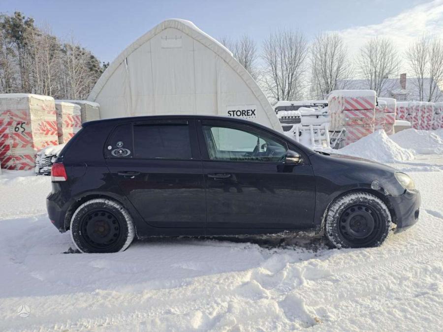 Black Volkswagen Golf 2009 in Kaunas, with an engine capacity of 1.97 L and mileage of 345 thousand km for 2699 €, photo 4 on AUTOMOTO.COM.LV
