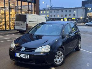 Melns Volkswagen Golf 2009 Kauņa, ar dzinēja tilpumu 1.90 L un nobraukumu 212 tūkst. km par 1000 €, foto  vietnē AUTOMOTO.COM.LV