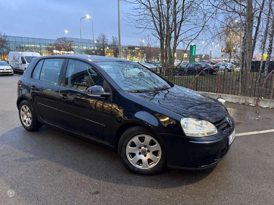 Melns Volkswagen Golf 2009 Kauņa, ar dzinēja tilpumu 1.90 L un nobraukumu 212 tūkst. km par 1000 €, foto 2 vietnē AUTOMOTO.COM.LV