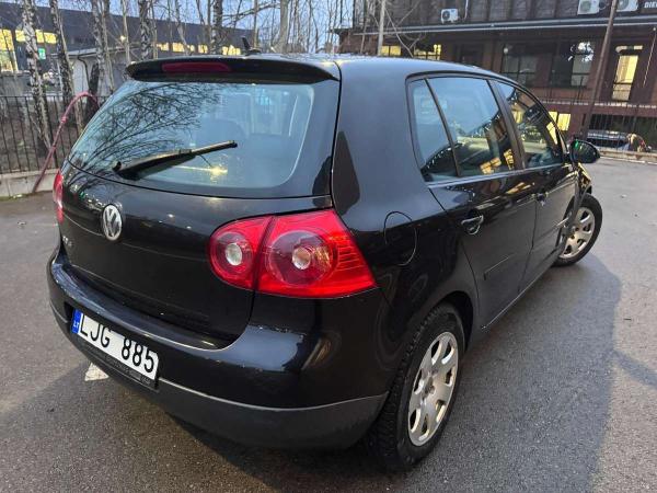 Melns Volkswagen Golf 2009 Kauņa, ar dzinēja tilpumu 1.90 L un nobraukumu 212 tūkst. km par 1000 €, foto 5 vietnē AUTOMOTO.COM.LV