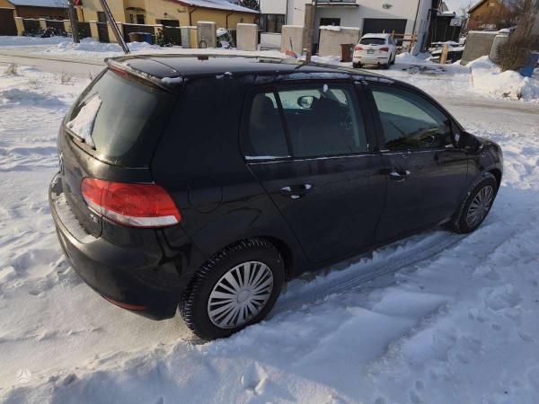 Melns Volkswagen Golf 2009 Šauļi, ar dzinēja tilpumu 1.39 L un nobraukumu 280 tūkst. km par 2350 €, foto 2 vietnē AUTOMOTO.COM.LV