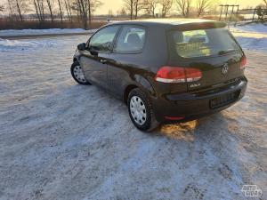 Black Volkswagen Golf 2009 in Birzai, with an engine capacity of 1.40 L and mileage of 290 thousand km for 2199 €, photo 6 on AUTOMOTO.COM.LV