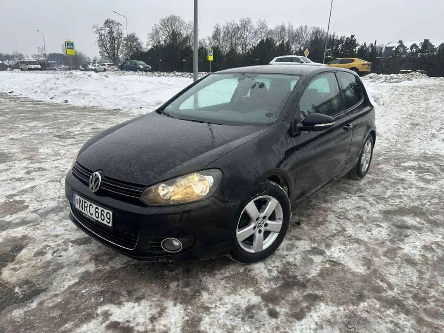 Black Volkswagen Golf 2009 in Kaunas, with an engine capacity of 1.39 L and mileage of 214 thousand km for 3050 €, photo 1 on AUTOMOTO.COM.LV
