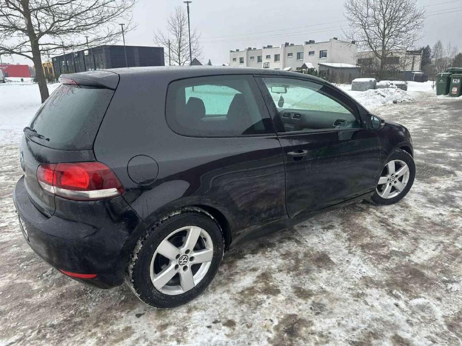Black Volkswagen Golf 2009 in Kaunas, with an engine capacity of 1.39 L and mileage of 214 thousand km for 3050 €, photo 2 on AUTOMOTO.COM.LV