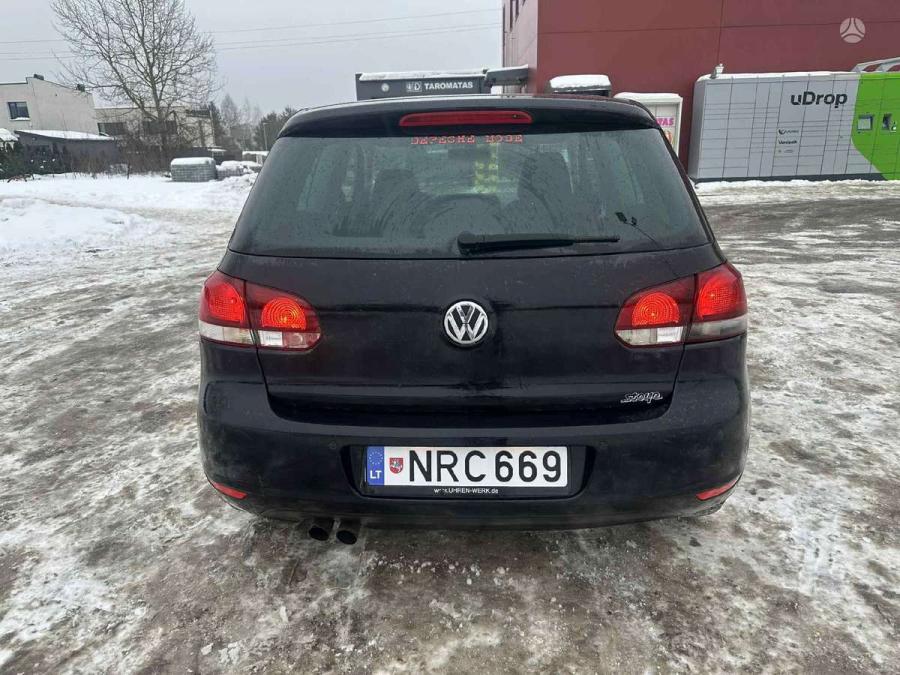 Black Volkswagen Golf 2009 in Kaunas, with an engine capacity of 1.39 L and mileage of 214 thousand km for 3050 €, photo 3 on AUTOMOTO.COM.LV