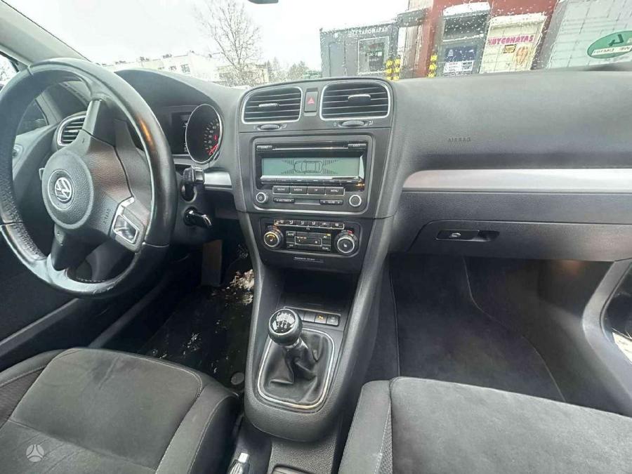 Black Volkswagen Golf 2009 in Kaunas, with an engine capacity of 1.39 L and mileage of 214 thousand km for 3050 €, photo 5 on AUTOMOTO.COM.LV