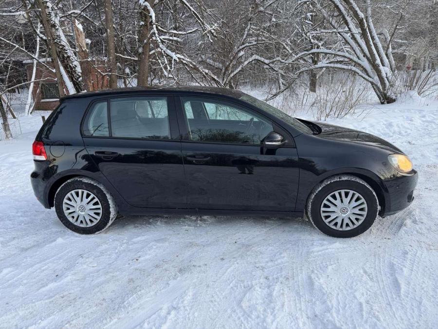 Black Volkswagen Golf 2009 in Vilnius, with an engine capacity of 1.39 L and mileage of 226 thousand km for 4000 €, photo 3 on AUTOMOTO.COM.LV