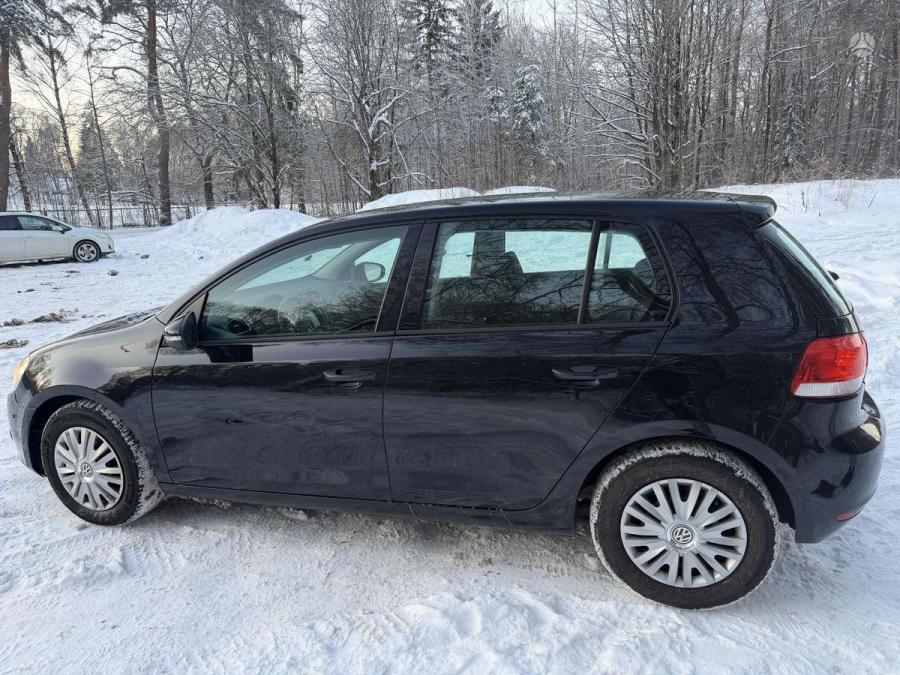 Black Volkswagen Golf 2009 in Vilnius, with an engine capacity of 1.39 L and mileage of 226 thousand km for 4000 €, photo 5 on AUTOMOTO.COM.LV