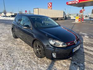 Black Volkswagen Golf 2009 in Kaunas, with an engine capacity of 1.40 L and mileage of 282 thousand km for 5999 €, photo 3 on AUTOMOTO.COM.LV