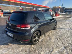 Black Volkswagen Golf 2009 in Kaunas, with an engine capacity of 1.40 L and mileage of 282 thousand km for 5999 €, photo 4 on AUTOMOTO.COM.LV