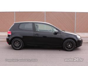 Melns Volkswagen Golf 2009 Tallina, ar dzinēja tilpumu 2.00 L un nobraukumu 300 tūkst. km par 3900 €, foto 5 vietnē AUTOMOTO.COM.LV