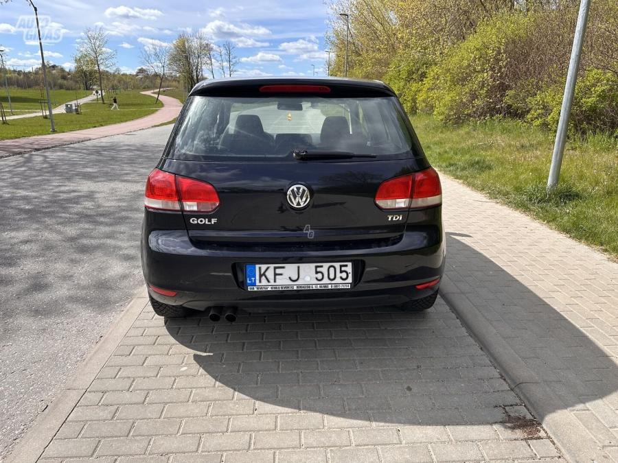 Melns Volkswagen Golf 2009 Viļņa, ar dzinēja tilpumu 2.00 L un nobraukumu 378 tūkst. km par 2350 €, foto 6 vietnē AUTOMOTO.COM.LV