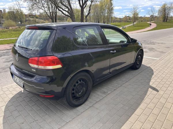 Melns Volkswagen Golf 2009 Viļņa, ar dzinēja tilpumu 2.00 L un nobraukumu 378 tūkst. km par 2350 €, foto 6 vietnē AUTOMOTO.COM.LV