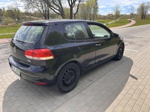 Melns Volkswagen Golf 2009 Viļņa, ar dzinēja tilpumu 2.00 L un nobraukumu 378 tūkst. km par 2350 €, foto 7 vietnē AUTOMOTO.COM.LV