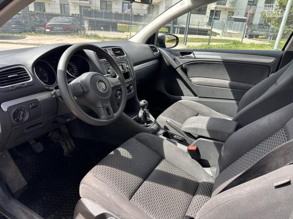Melns Volkswagen Golf 2009 Viļņa, ar dzinēja tilpumu 2.00 L un nobraukumu 378 tūkst. km par 2350 €, foto 7 vietnē AUTOMOTO.COM.LV