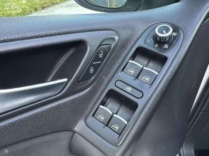 Melns Volkswagen Golf 2009 Viļņa, ar dzinēja tilpumu 1.60 L un nobraukumu 109 tūkst. km par 5850 €, foto 21 vietnē AUTOMOTO.COM.LV