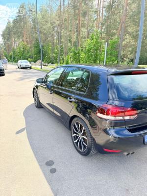 Black Volkswagen Golf 2009 in Marijampole, with an engine capacity of 2.00 L and mileage of 348 thousand km for 5650 €, photo 8 on AUTOMOTO.COM.LV