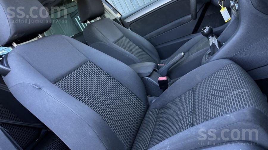 Melns Volkswagen Golf 2009 Rīga, ar dzinēja tilpumu 1.60 L un nobraukumu 185 tūkst. km par 1950 €, foto 9 vietnē AUTOMOTO.COM.LV