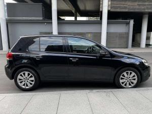 Black Volkswagen Golf 2009 in Vilnius, with an engine capacity of 2.00 L and mileage of 366 thousand km for 4200 €, photo 5 on AUTOMOTO.COM.LV