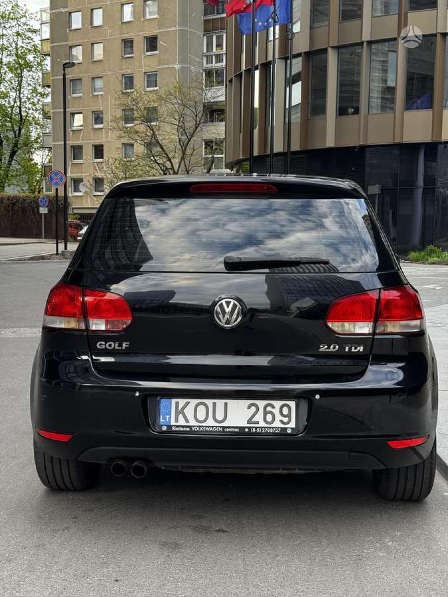 Black Volkswagen Golf 2009 in Vilnius, with an engine capacity of 2.00 L and mileage of 366 thousand km for 4200 €, photo 7 on AUTOMOTO.COM.LV